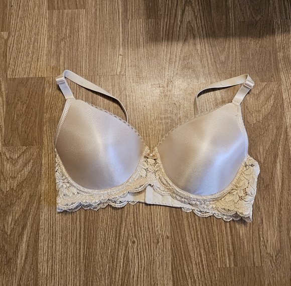 Wacoal | Intimates & Sleepwear | Wacoal Cream Lace Underwire Bra | Poshmark